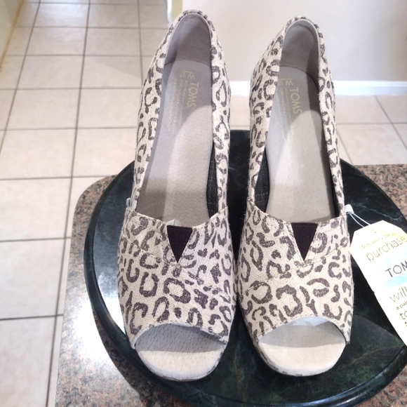 Toms | Shoes | Nwt Toms Cheetah Print Peep Toe Open Toe Wedge Heels ...